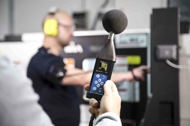 Decibel meter vs sound level meter: what is the difference?